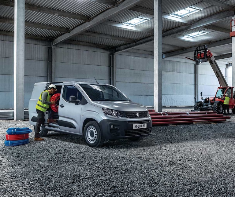 PEUGEOT Partner | Fourgon utilitaire jusqu'à 5 places par PEUGEOT